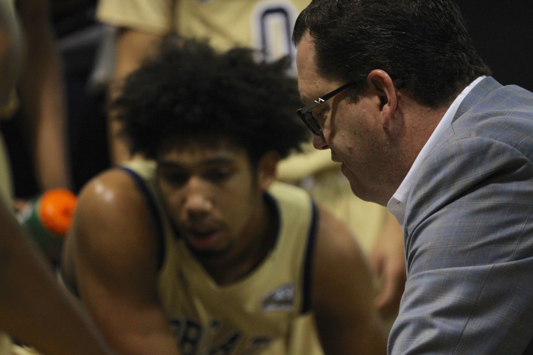 Hall breaks records, Bobcats beat Washington State for first Pac 12 win ...