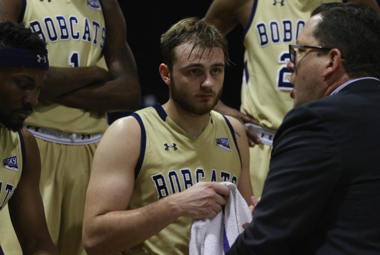 Omaha races past Bobcats in non-conference finale – Skyline Sports