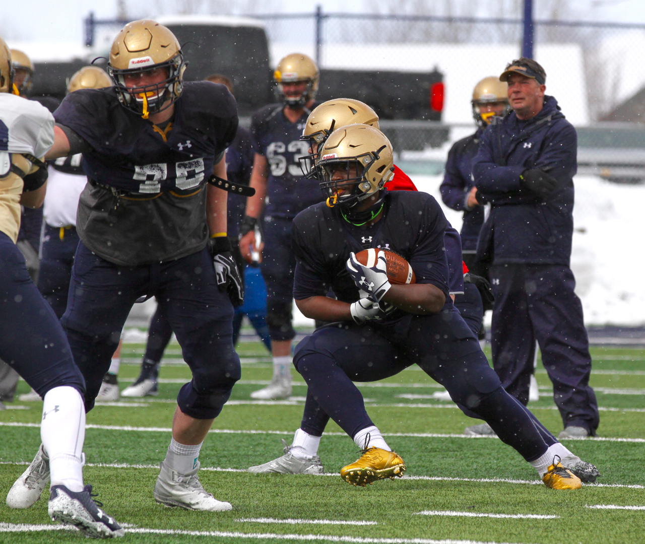 Familiar faces shine in first Spring football scrimmage – Skyline Sports