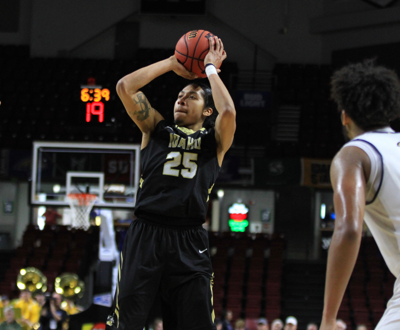 Hall comes up with big steal to seal MSU’s first tourney win in a ...