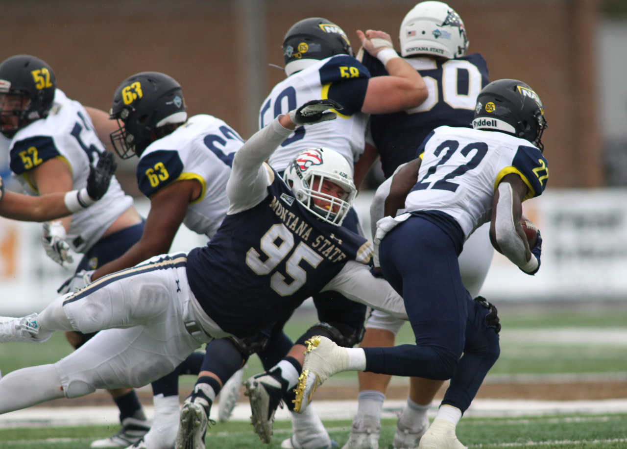 Derek Marks tackle for loss – Skyline Sports