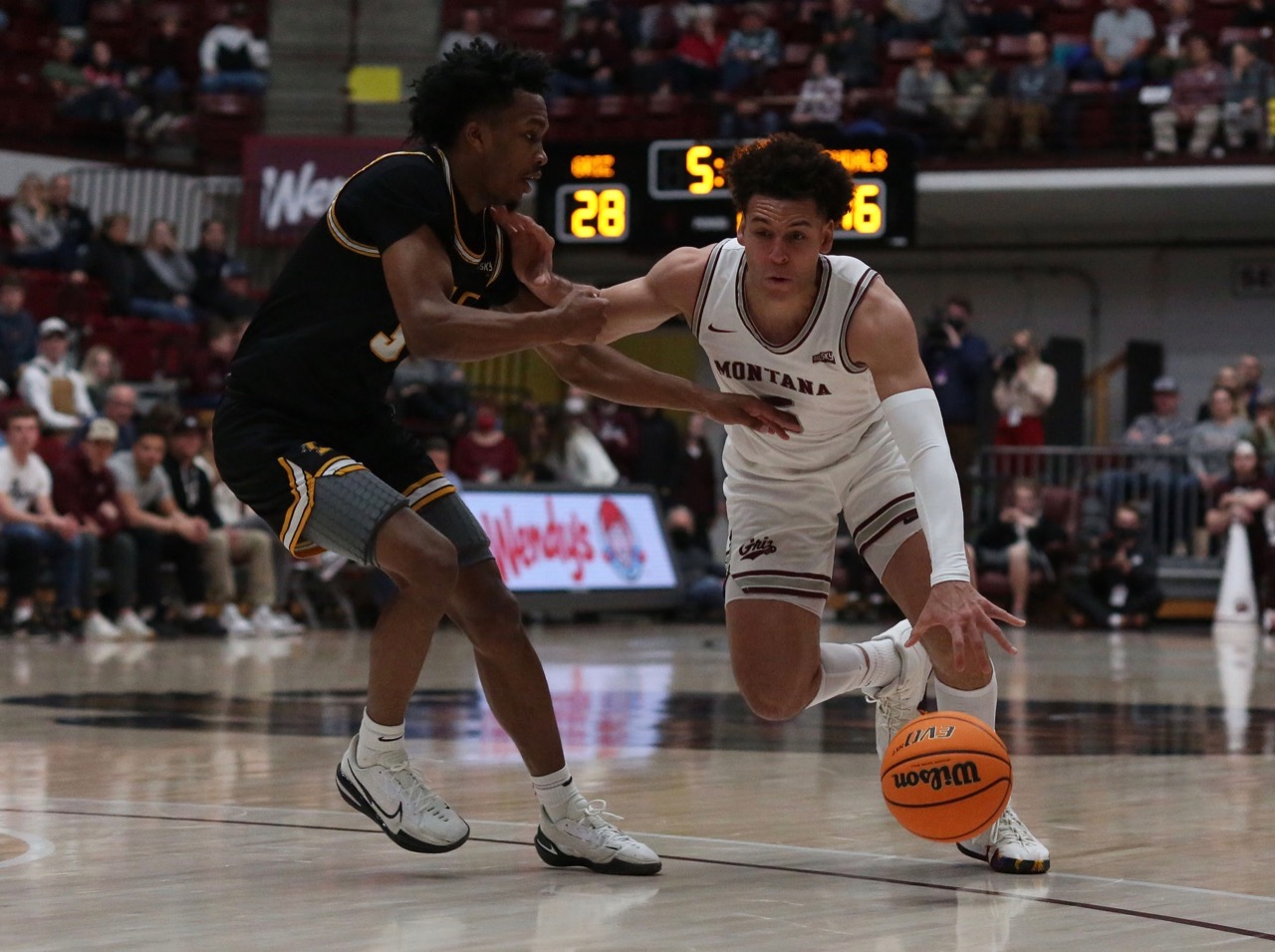 Montana uses explosive 2nd half to race past Idaho for 10th straight ...