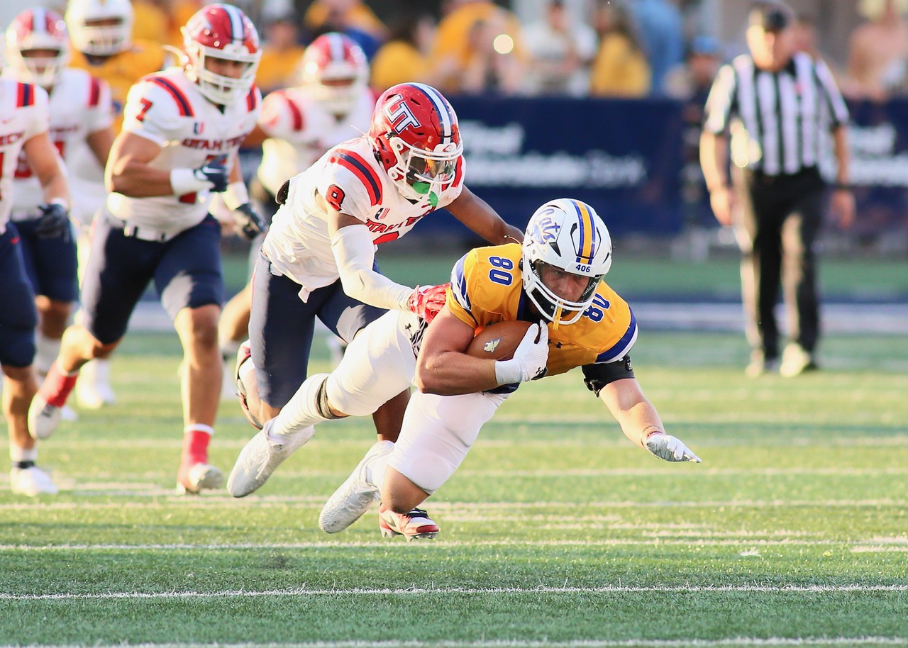 Pickering continues standout senior season with pair of TDs against ...