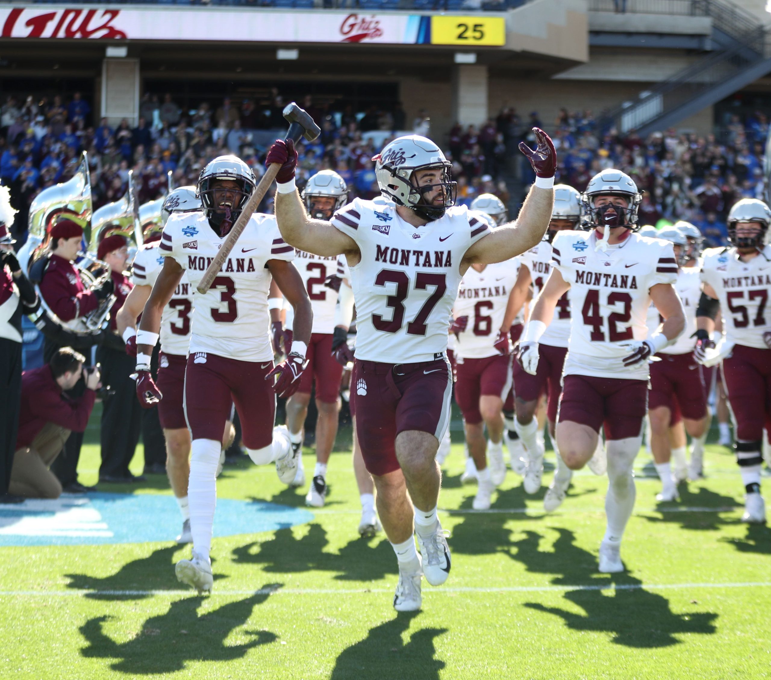 Griz overwhelmed in second half, lose title game to South Dakota State ...